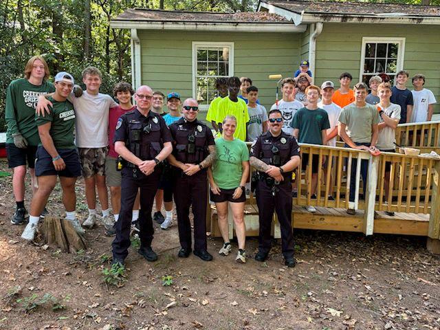 Creekview High School varsity football team spends day on veteran ...